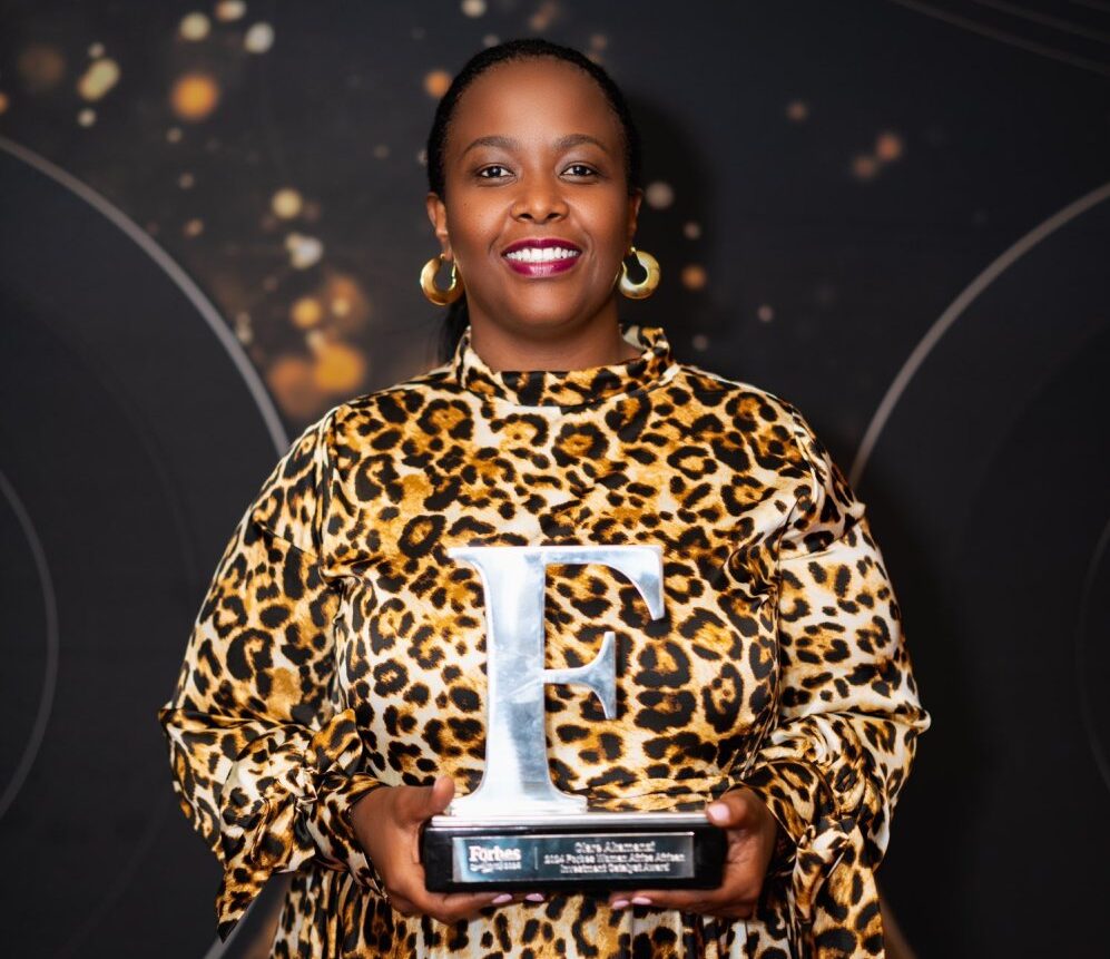 Clare Akamanzi yahawe igihembo na Forbes Africa – AHUPA VISUAL RADIO – Live