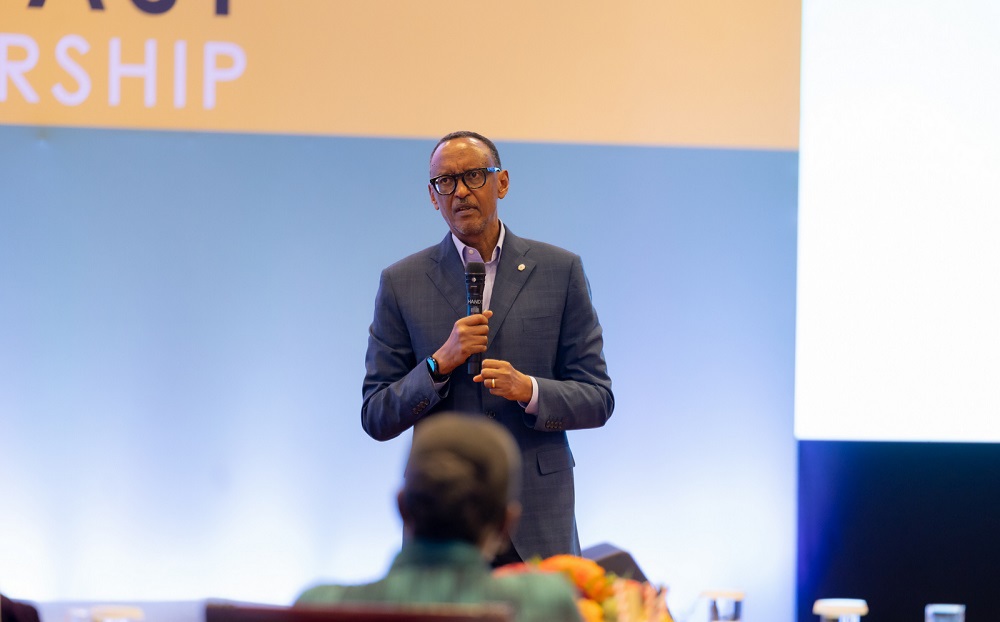 Perezida Kagame yakebuye urubyiruko rwiharaje kwambara Ubusa – AHUPA ...