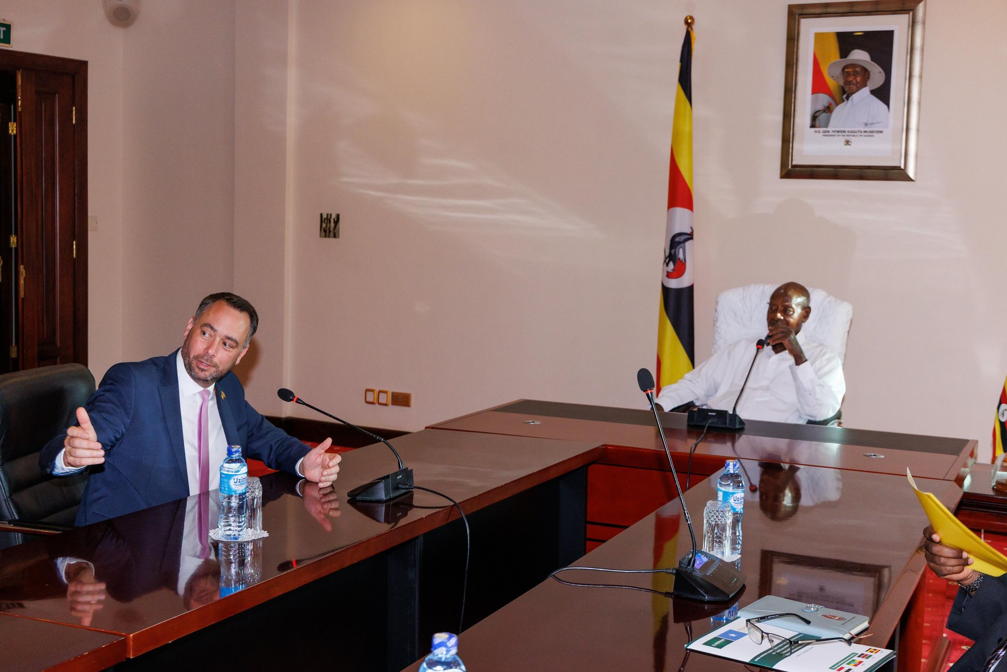 Minisiti w’intebe w’Ububiligi Maxime Prevot yasabye Museveni kuba ...