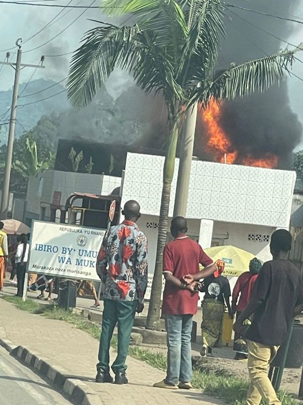 Musanze: Inzu y’ubucuruzi yahiriyemo ibifite agaciro ka Miliyoni 15 – AHUPA VISUAL RADIO – Live